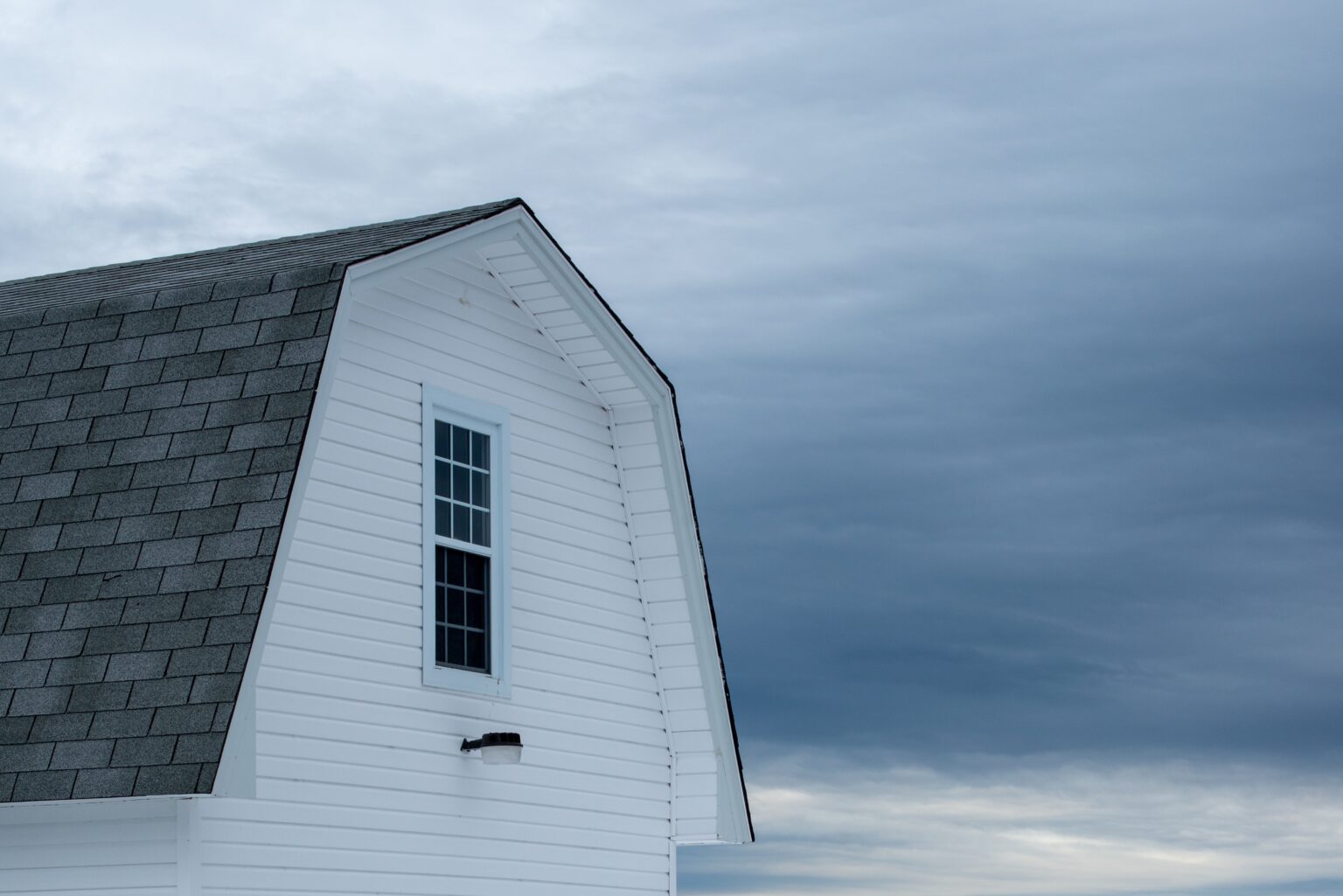 10 Gambrel Roof Ideas for Your Home | MyHomePros